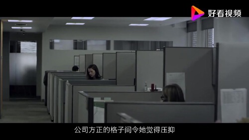 女孩独自一人去森林露营,回家后,发现相机里有自己睡觉的照片!