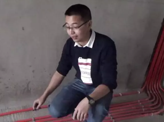 天品正连接:水电布管点对点,大弧弯,活线 完工时穿线