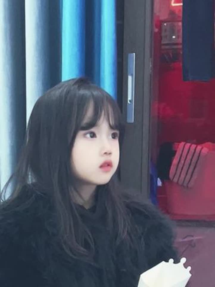 她好像在敷衍我又好像没有在敷衍我 这是我养了快6年的女孩~ 全网都...