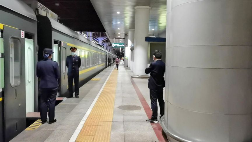 从北京西回保定,K401列车,每次都卡点上火车,两个小时到达保定