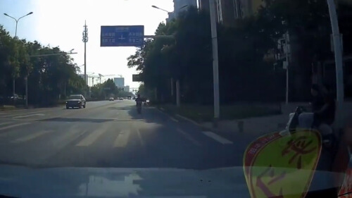 开车不小心撞到人了,你知道怎么正确处理吗?小心做错惹大祸