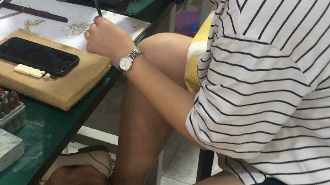 贝曼金银制作加工培训之学员纯手工包镶戒。这只包镶戒指做的很不错...