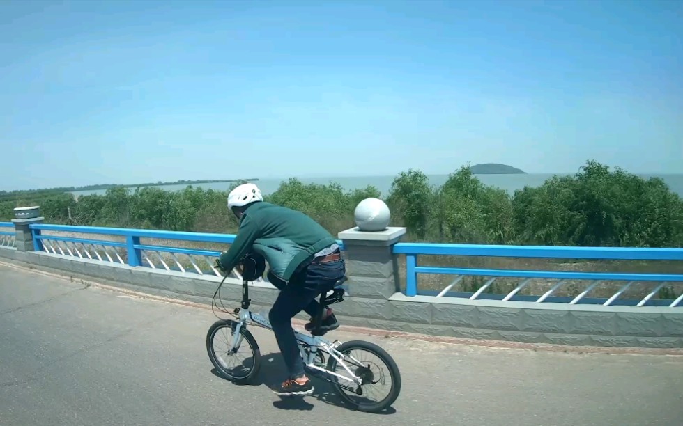 骑着大行P8环巢湖