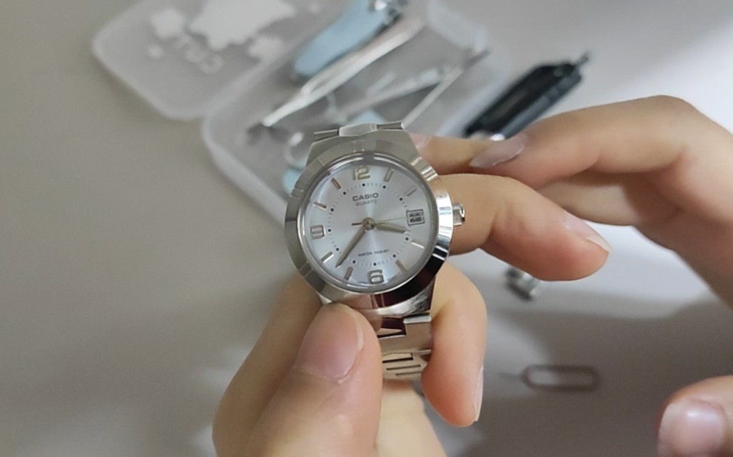 卡西欧怎么拆表带,几秒就搞定