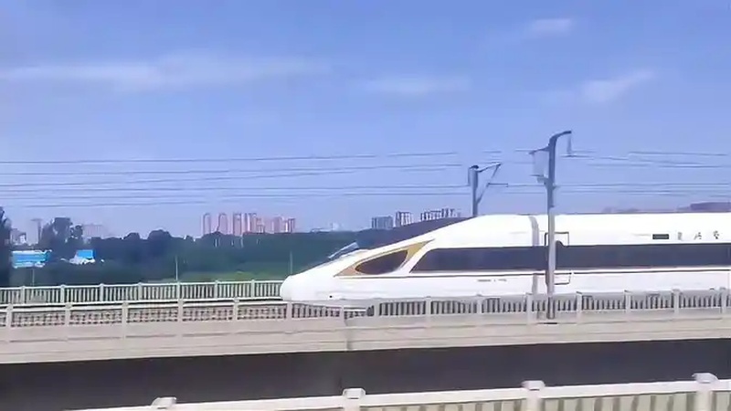 CR450动车组发布,运营时速达400公里刷新全球纪录