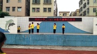 国旗下班级表演