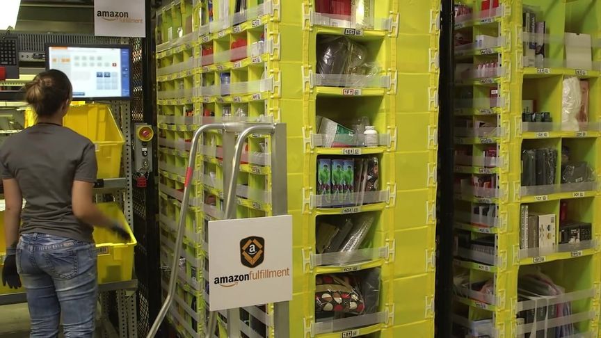 原来现在快递分拣中心都是这样工作的,不可思议