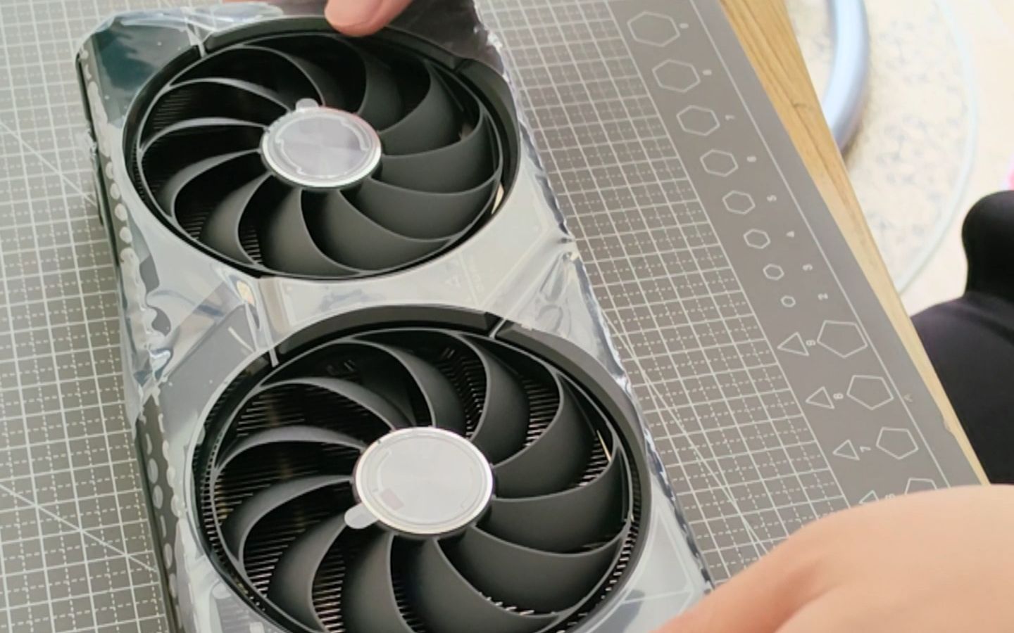 华硕DUAL-RTX4070-O-12G下山了