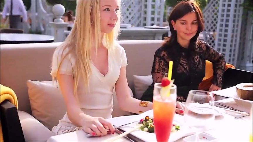 实拍俄罗斯的高端古城堡餐厅 时有美女出没!