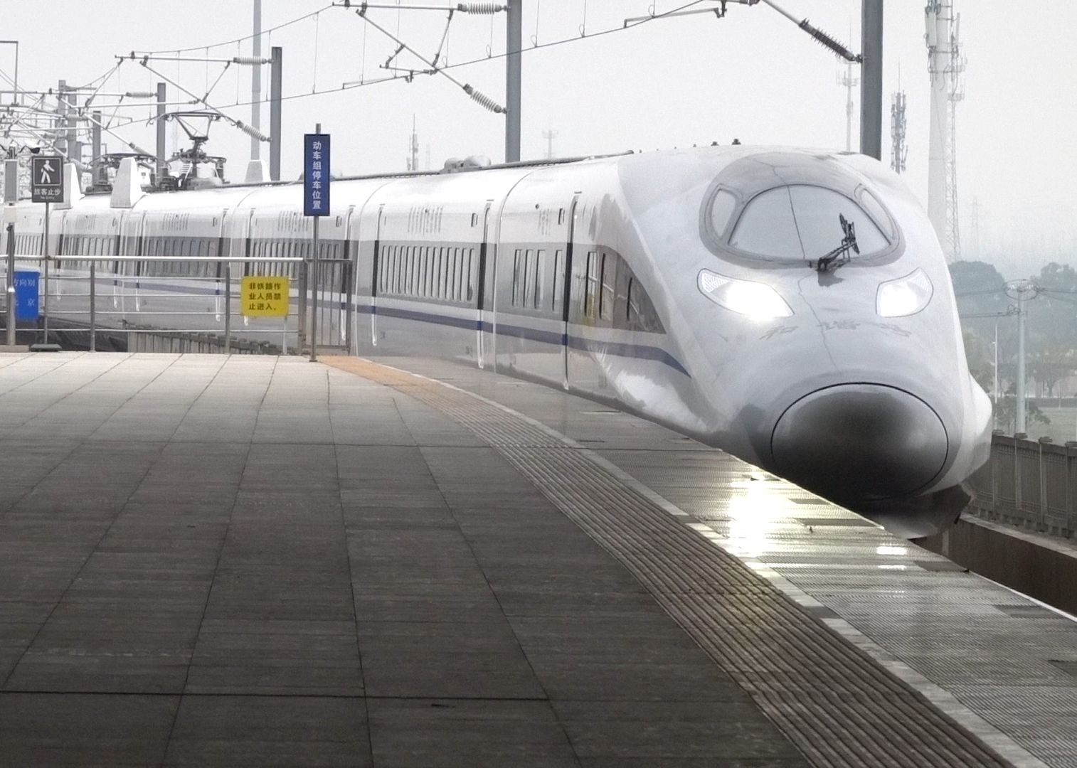 ...有限公司武汉动车段襄阳动车运用所CRH380AL-2584苏州北站进站