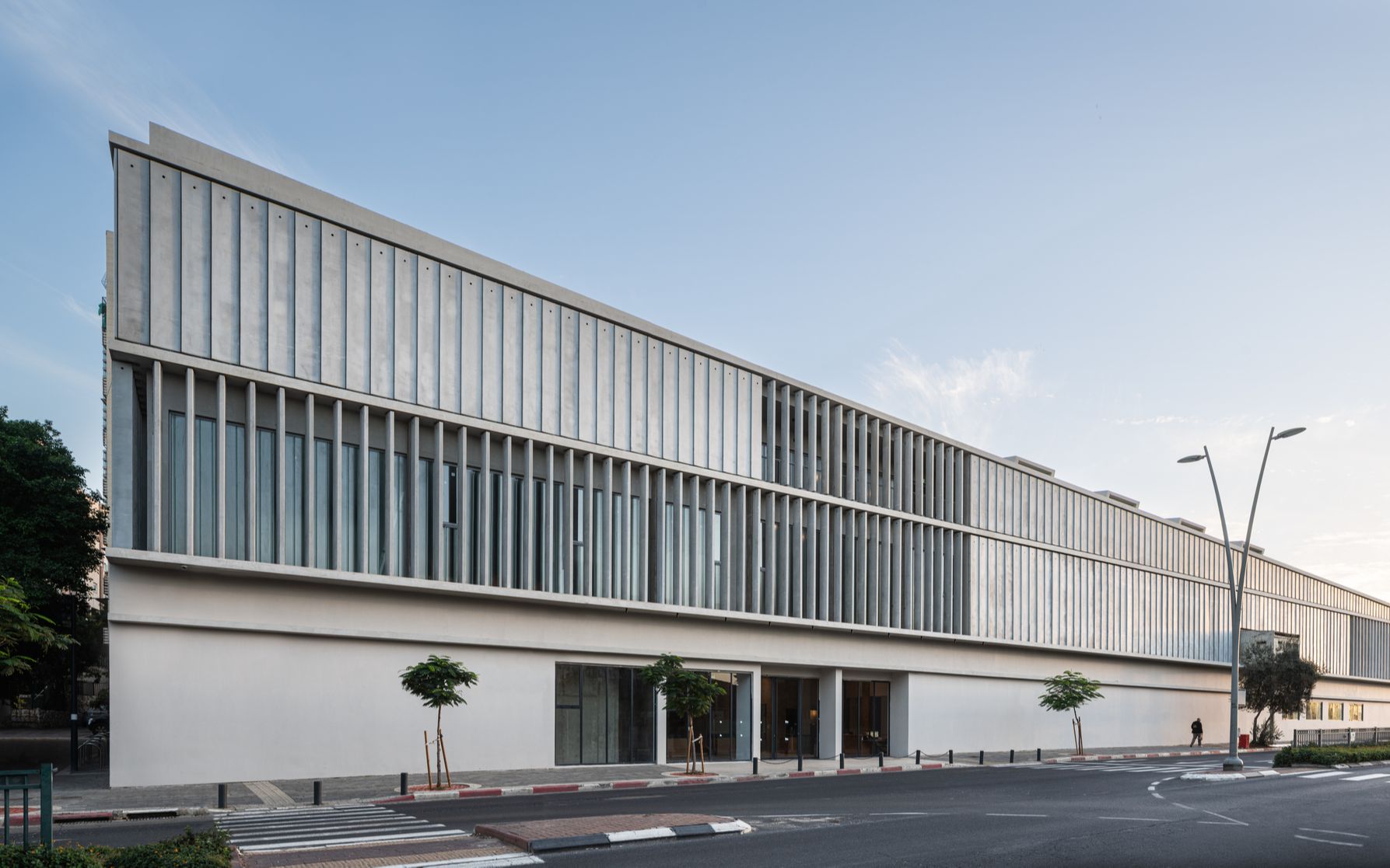 【建筑速览】5米高的预制混凝土外墙构件!以色列拉马特甘艺术博物馆-...