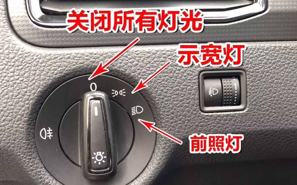 实拍:女学员模拟科目三灯光操作,操作成这样,可以顺利约考了!