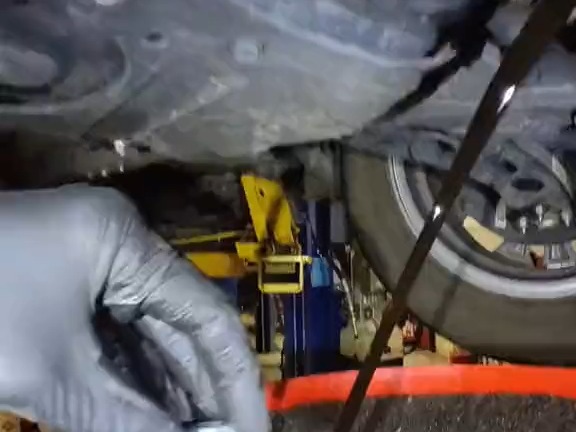 外国技师汽车保养过程