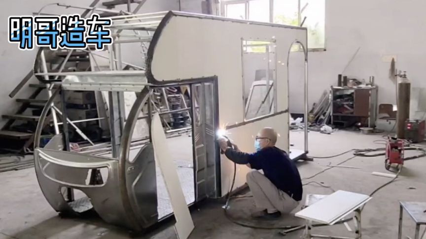 太阳能板发电,电动三轮房车是个大趋势,上不了牌愁人老铁支个招