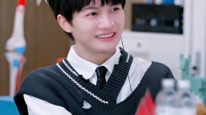 周深微博回复德云现场(十一)周深的微博回复像是一个避难所,所有的不...