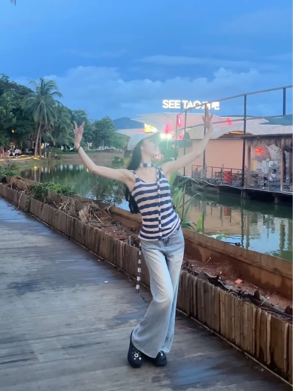 放假了太开心啦!必须随地大小舞一个! #刘德华我同你港 #初恋 #舞蹈 #...