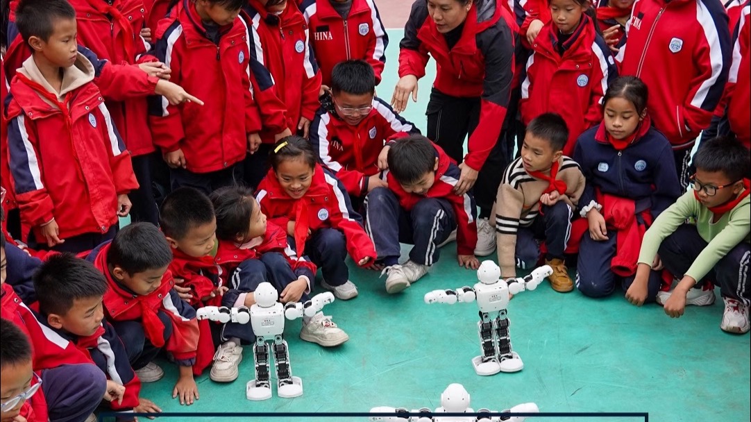 教育部:严禁将手机等电子产品带入课堂,鼓励学生和家长共同开展“息...