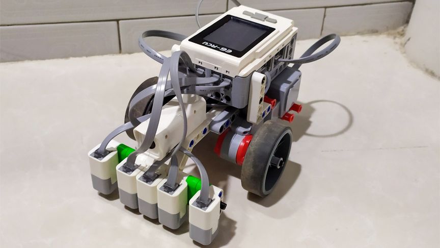 中鸣E6-RCU机器人五光电巡线