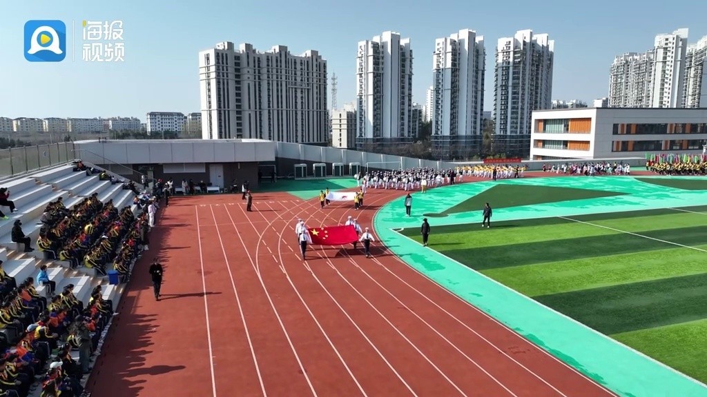 ...年山海天中小学生田径运动会开幕海报新闻记者 张晓 刘树豪 日照报道
