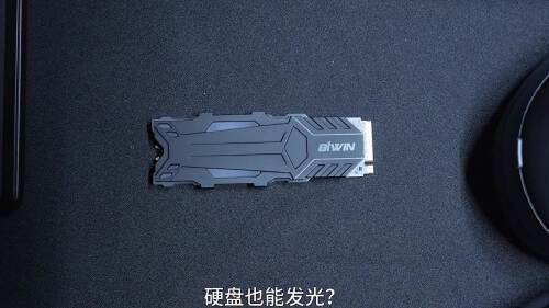 DIY装机,神光同步的固态硬盘你见过吗?
