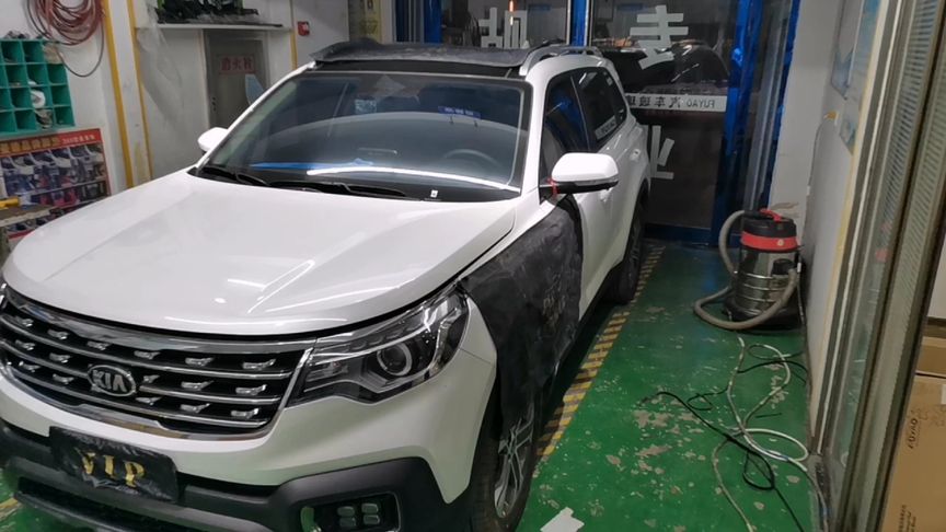 起亚智跑前挡玻璃拆装