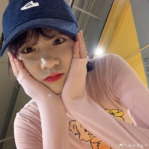 一袭红妆点旧烛 