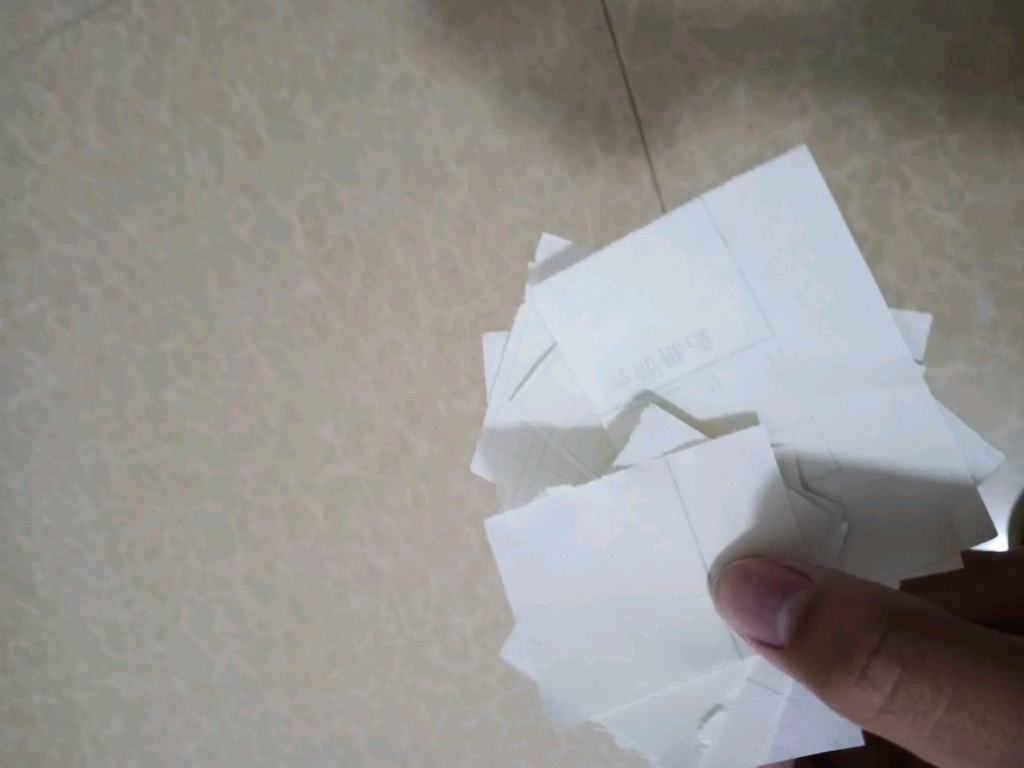 电锯人折纸,只做了一个头部,后面的部位慢慢更新,点赞高的话,可以出教程