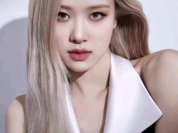 ...(轮廓):调整上下唇比例,标准的唇形为上唇:下唇为1:1.2-1.5,增加上唇的...