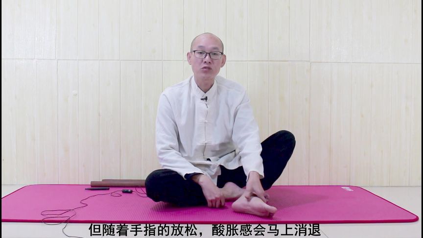 口干舌燥、咽喉肿痛、心烦意乱,点按然谷穴3分钟,帮助滋阴降火