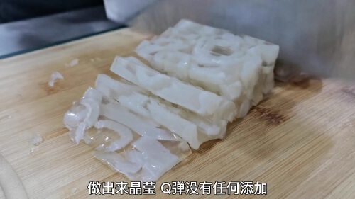 做猪皮冻,切记不要加水熬,大厨教你一招,透亮Q弹无腥味