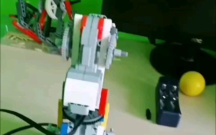 抖音上的乐高EV3陀螺仪传感器遥控,盘齿以及大型电机的转动,触动...