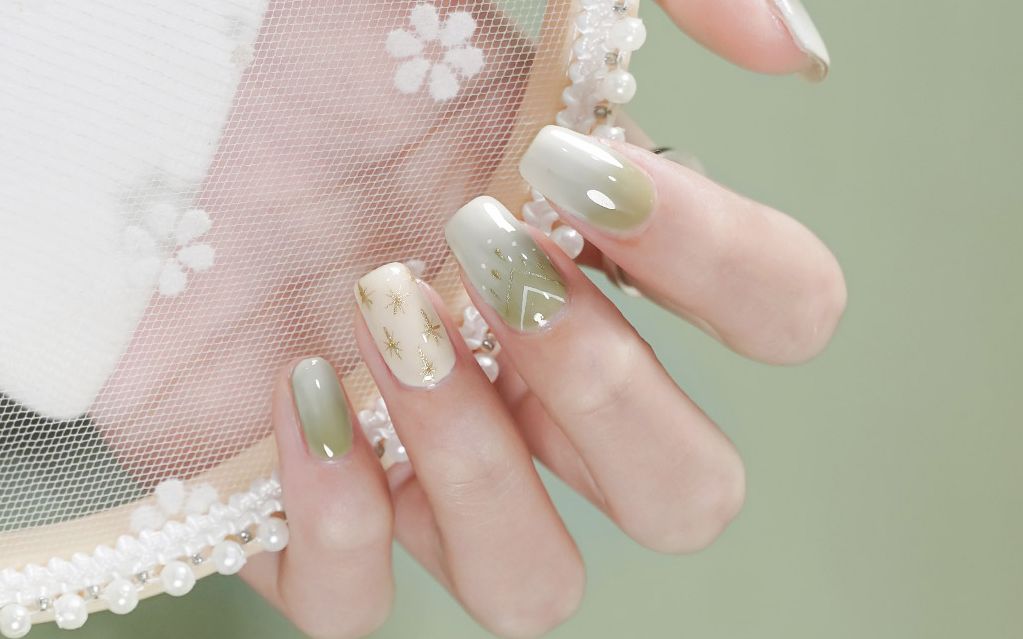 和春天有个约会,浪漫仙绿色渐变美甲款