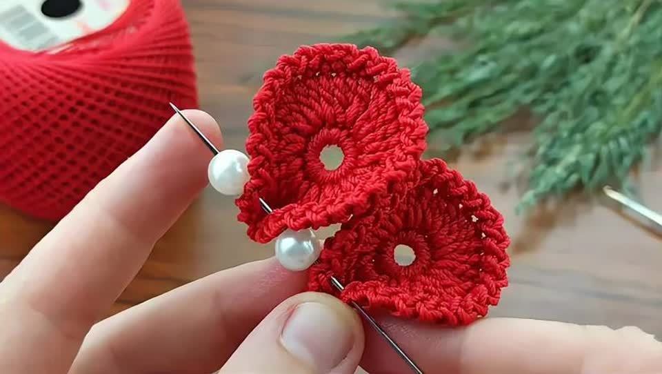 邻居阿姨手真巧,普通毛线经她手简单编织下,成品美得不要不要的