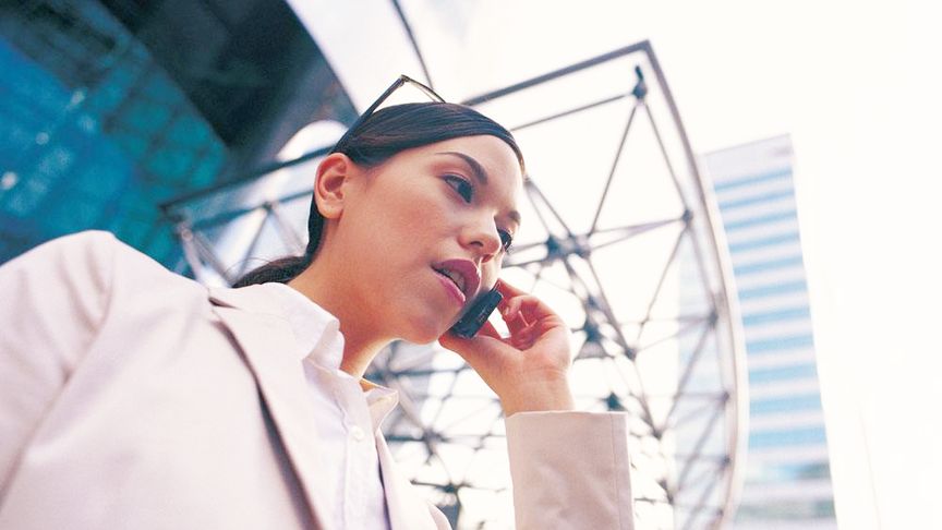 实名制手机卡欠费,不注销也不充话费,时间久了后果有多严重?