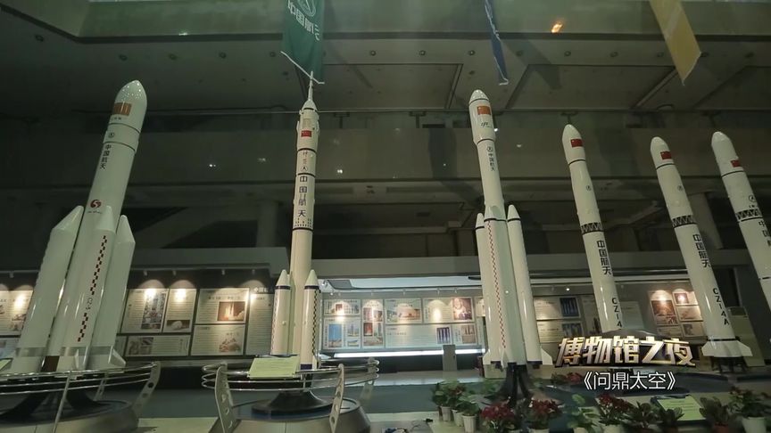 问鼎太空:为何中国火箭下面会绑着四枚小火箭?它有什么用途呢?