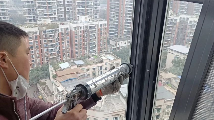 今天安装纱窗,大家觉得平开窗好还是推拉窗好?