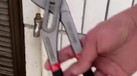 一把使用省力,咬合还不滑口的管钳子,水管坏了自己就可以动手!