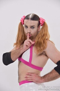 梳双马尾的肌肉怪蜀黍 