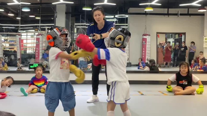 同学呼喊,老师示范 挠痒痒系列,急死个人。 强身健体