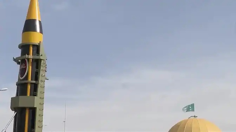 伊朗公开地下导弹基地
