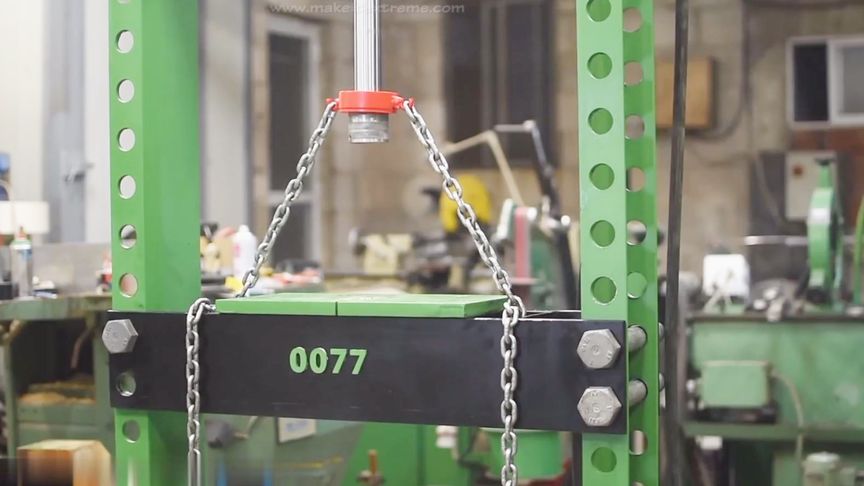 大吨位液压机,工作台可上下调节,型材结构牢固稳定