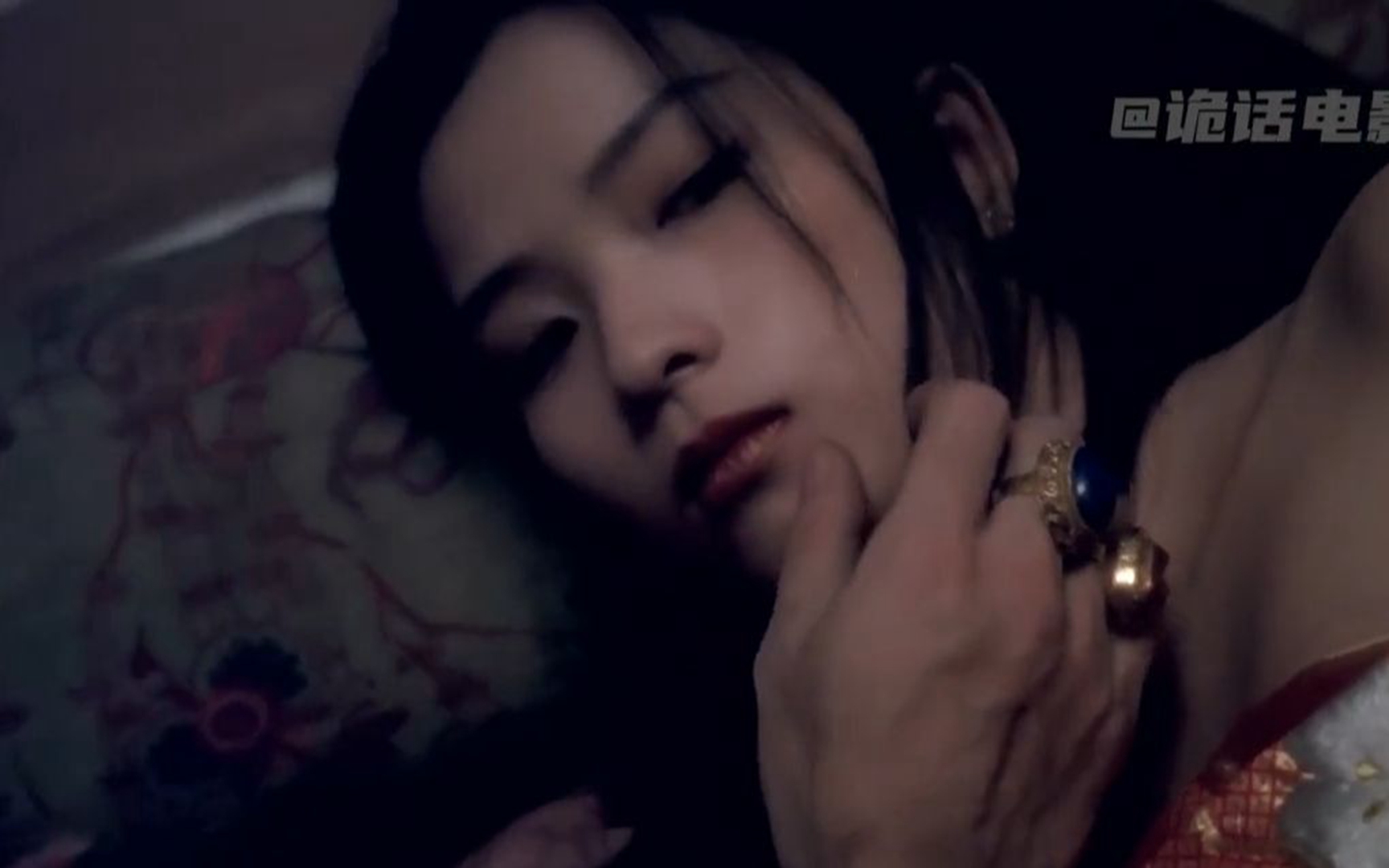 女人和矿工假结婚,没想到晚上矿工忍不住要来真的,含泪答应