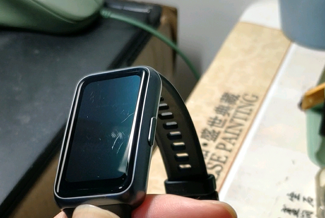 关于华为手环7使用两个半月后屏幕的磨损程度