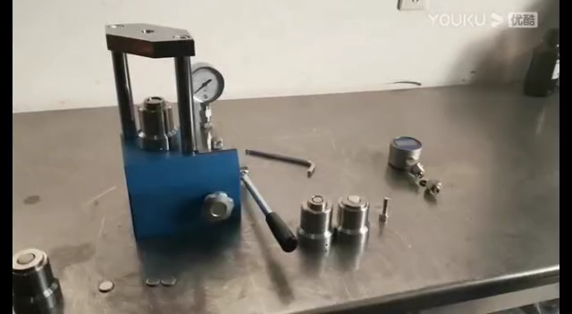 天津诺雷信达2吨手动纽扣电池封口机CR20系列可放手套箱