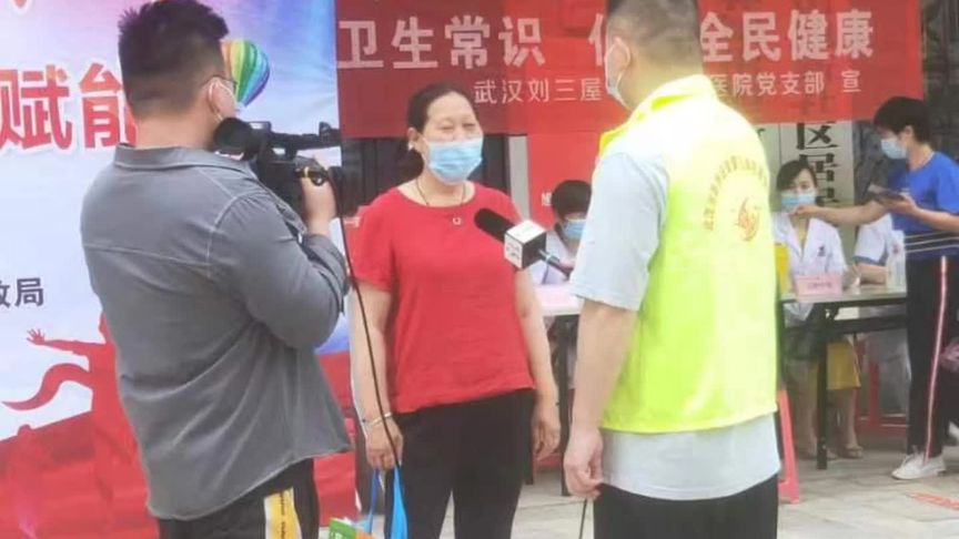 以新时代文明实践所(站)为阵地“,结合志愿+社工+慈善