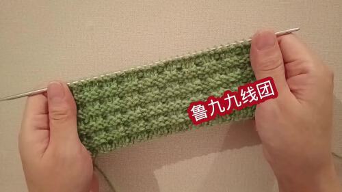 其简单的花样最为受欢迎因为编织毛衣干净利落简单大方