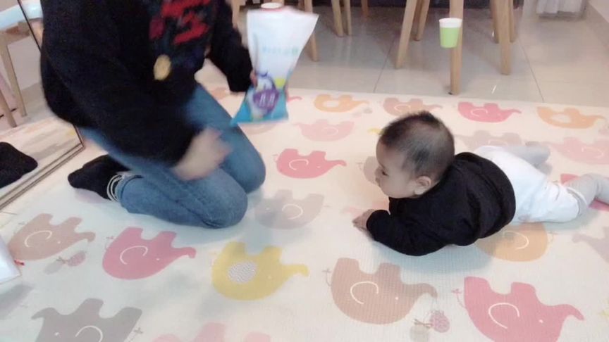 #在家早教游戏 锻炼手眼协调,精细动作和因果关系