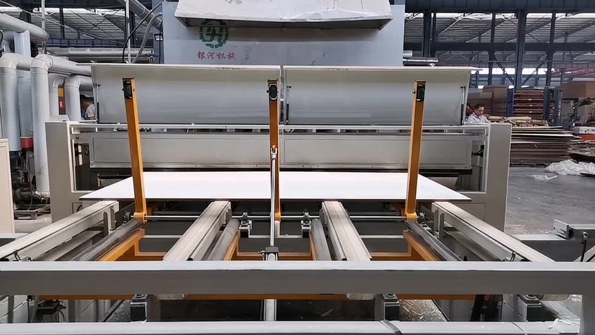 无醛芦花板、EO实木颗粒板、实木多层板、PET高光板、肤感板