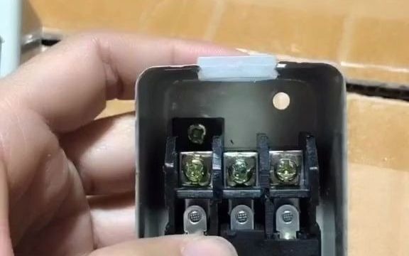 工业插头又叫航空插头一般用于工业中,和工业插座还有工业连接器...