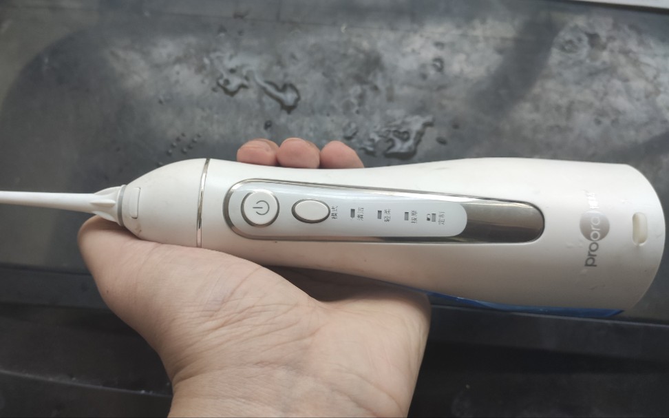 《洗牙器的正确使用方式》